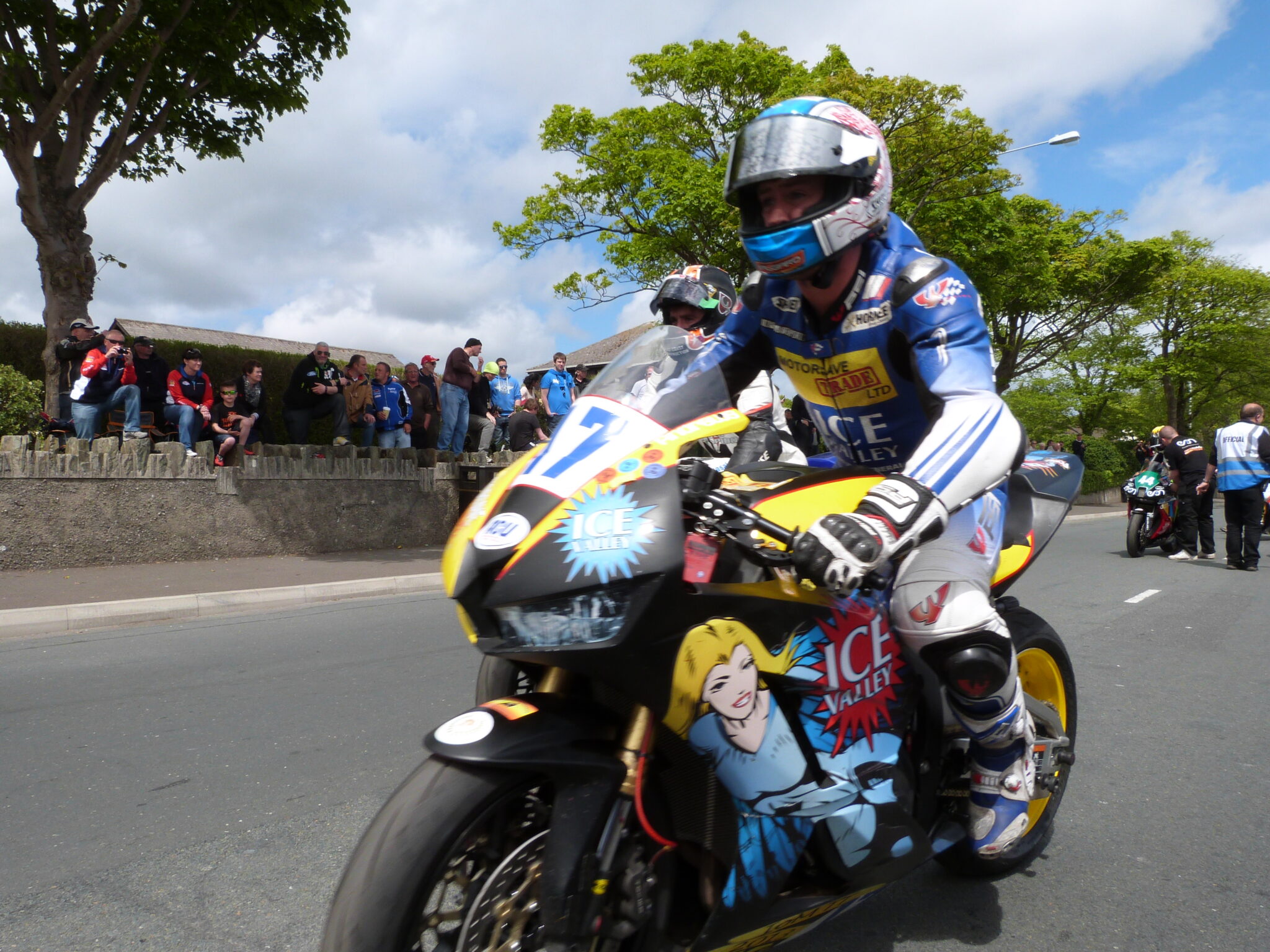 Simon Andrews Joins Penz 13.Com BMW – Road Racing News