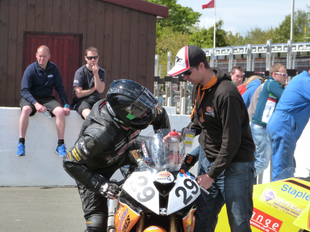 Rob Barber Set To Make Oliver’s Mount Debut – Road Racing News