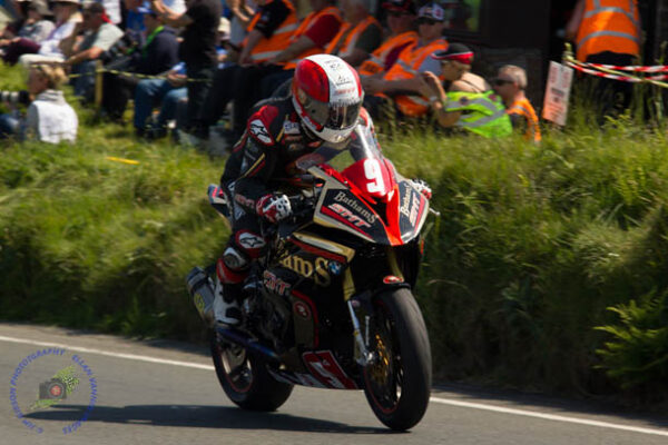 TT 2016 – Michael Rutter Right At The Sharp End In The Superstock TT ...