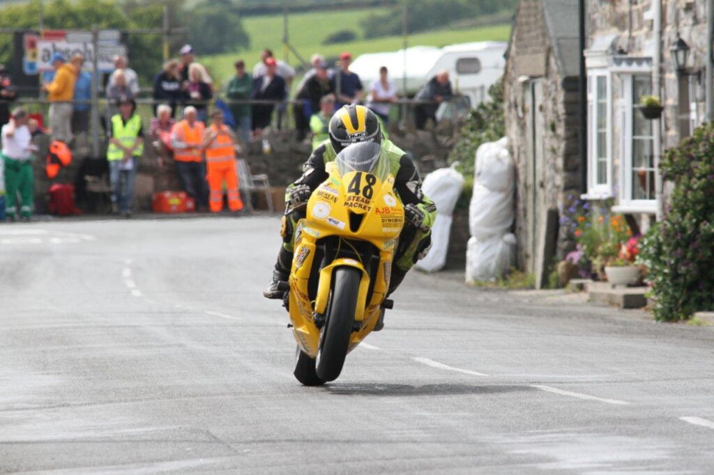 Southern 100 – Brad Vicars Continues Rapid Billown Progress – Road ...