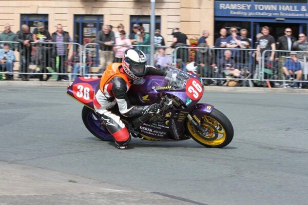 Manx Grand Prix 2016 – Saturday Practice Report – Road Racing News