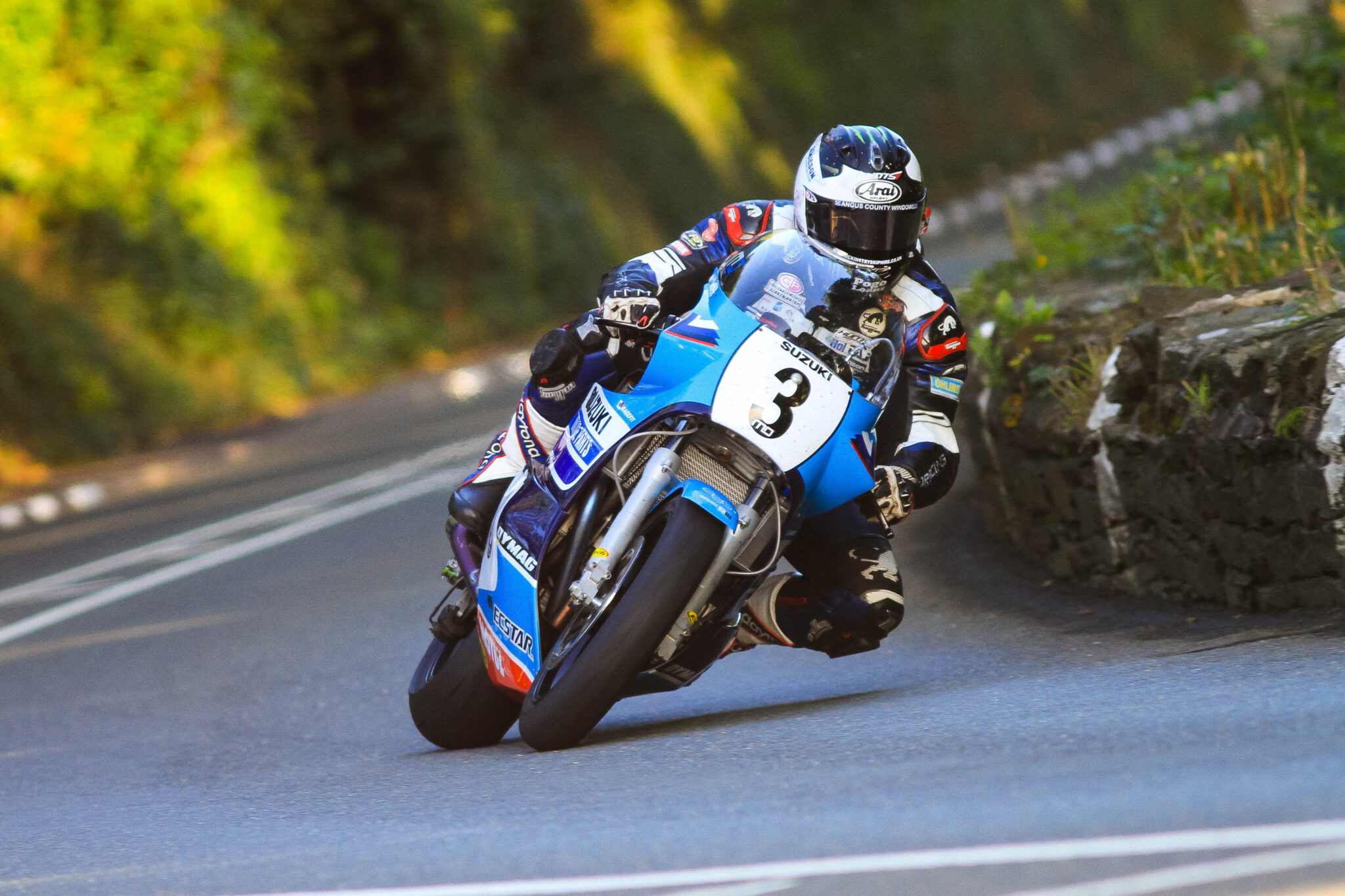 Classic TT Races – Tuesday Practice Report – Road Racing News