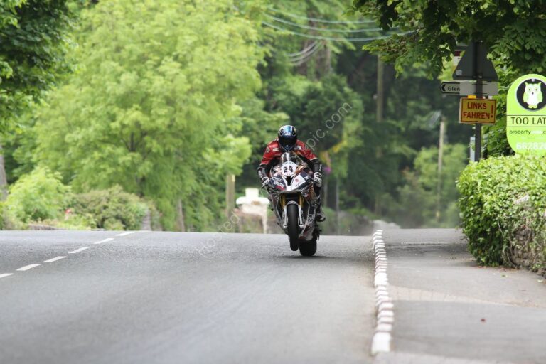 Rising Roads Star Sam West Sticks With BMW Machinery – Road Racing News