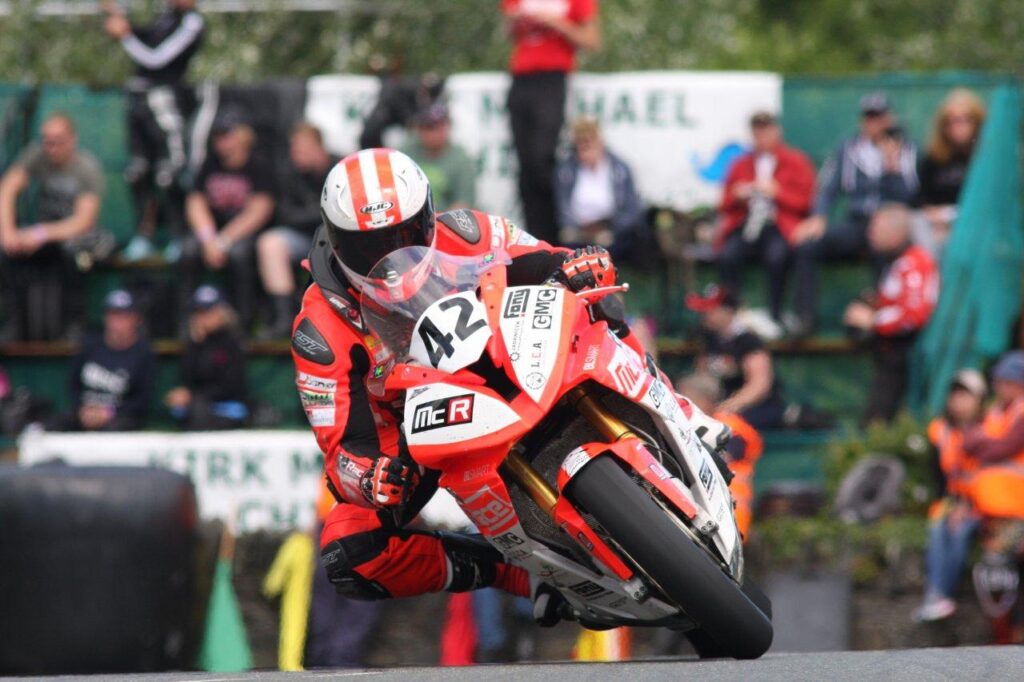 TT 2017: RST Superbike Race – Live Updates – Road Racing News