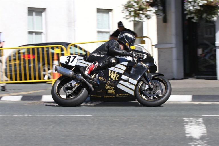 Classic TT Preview – Part 4 – Superbike Race – Road Racing News