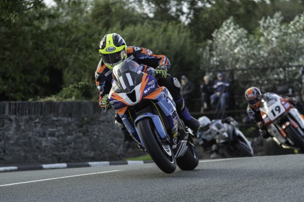 Manx Grand Prix: Impressive Form From Parsons, 29 Racers Over 110 Mph ...