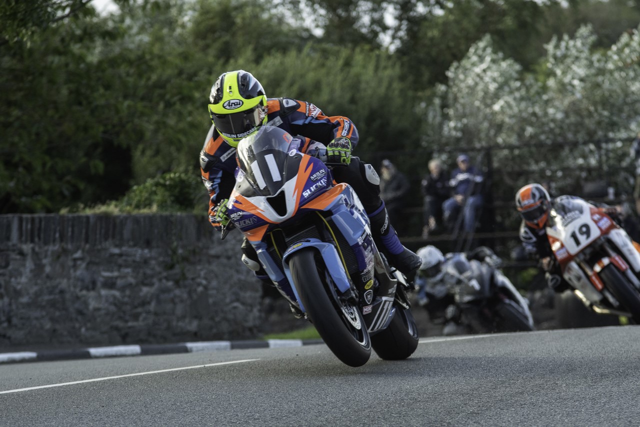 Manx Grand Prix: Impressive Form From Parsons, 29 Racers Over 110 Mph ...