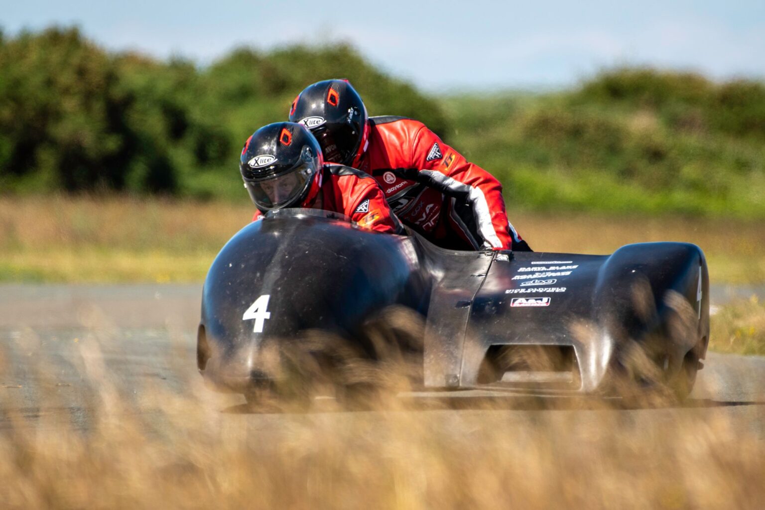 Crowe Brothers Luminate Jurby Anti Clockwise Action – Road Racing News