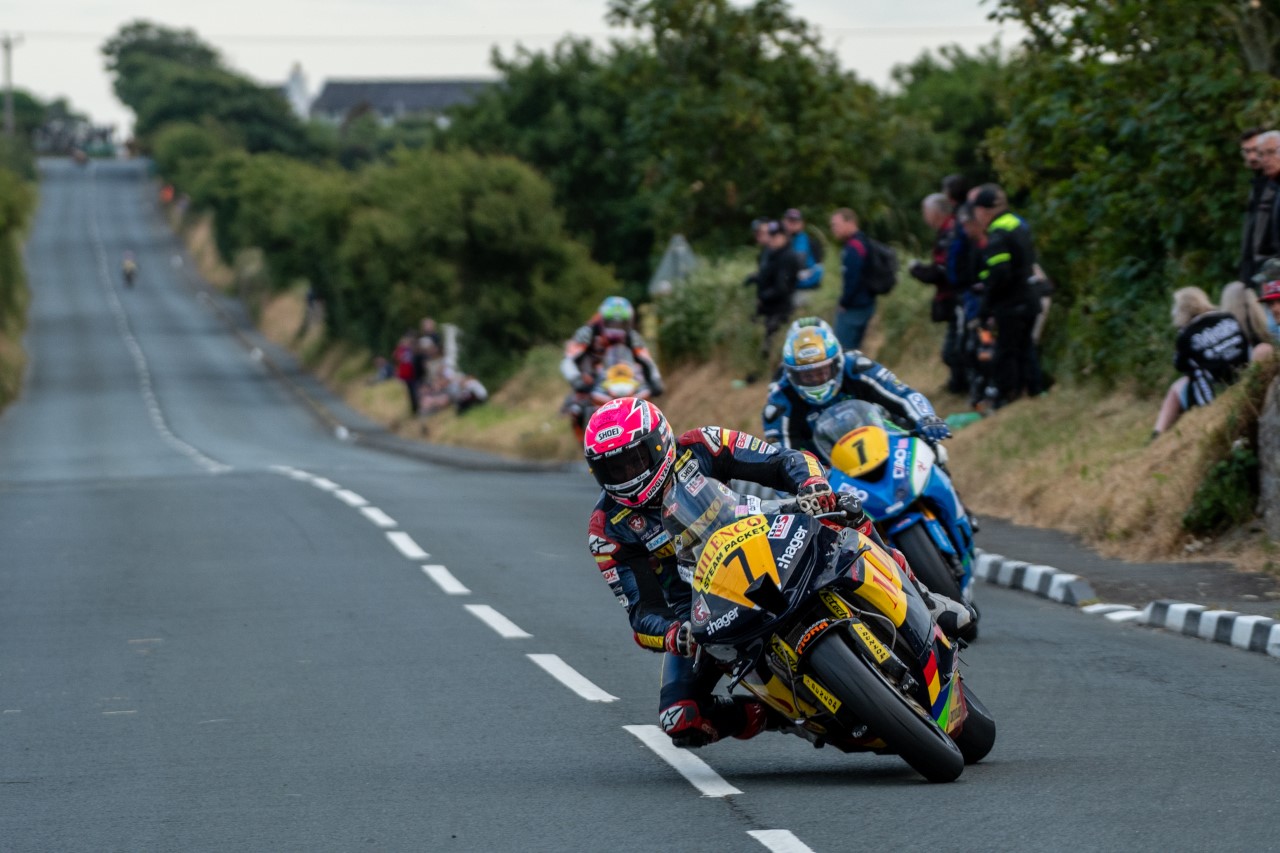 Southern 100: Supersport Races Wrap Up – Road Racing News