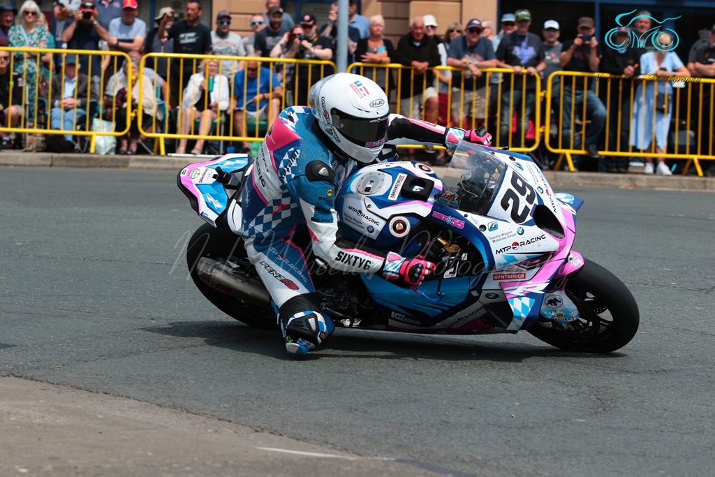 TT 2023: Iceman Hickman Scoops Third Senior Race Glory – Road Racing News